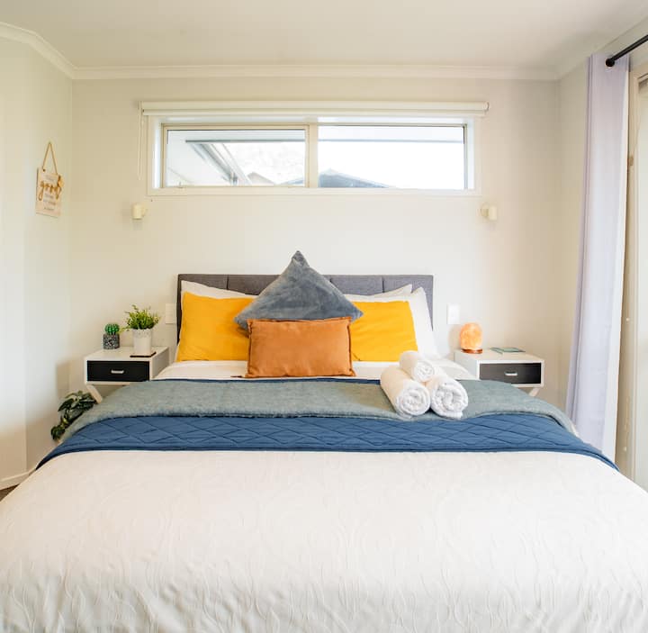 Cozy Retreat With Ensuite & Private Entrance - Queenstown