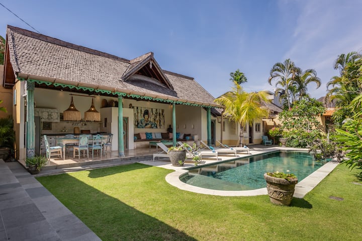 Exquisite 6 Br Villa & Amazing Pools In Seminyak - Seminyak