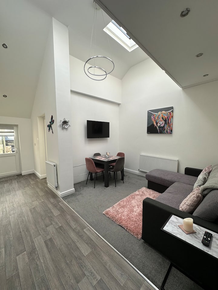 Beeches Bach, 1 Bedroom Cottage With Hot Tub - Prestatyn