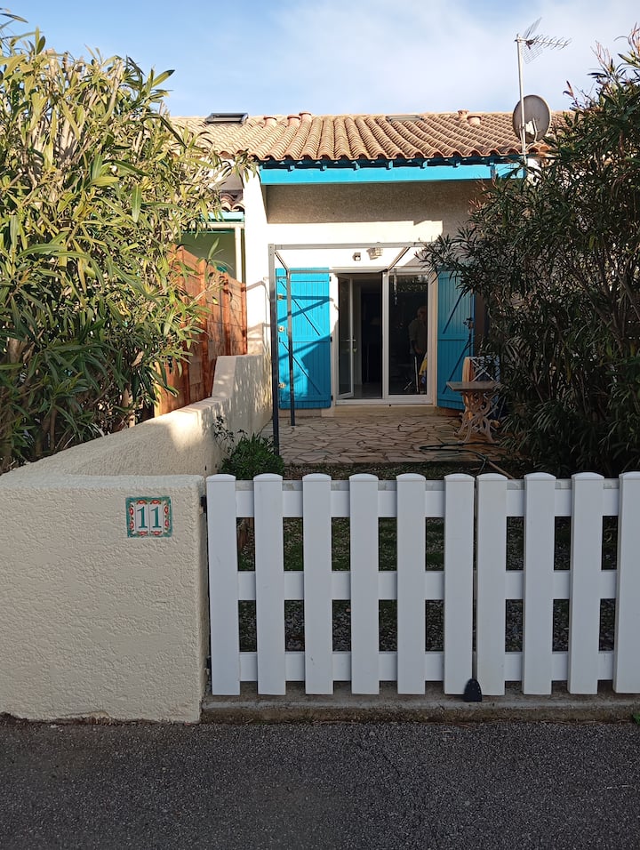 Pavillon, 2chambres, Terrasse Et Jardinet, Parking - Fleury