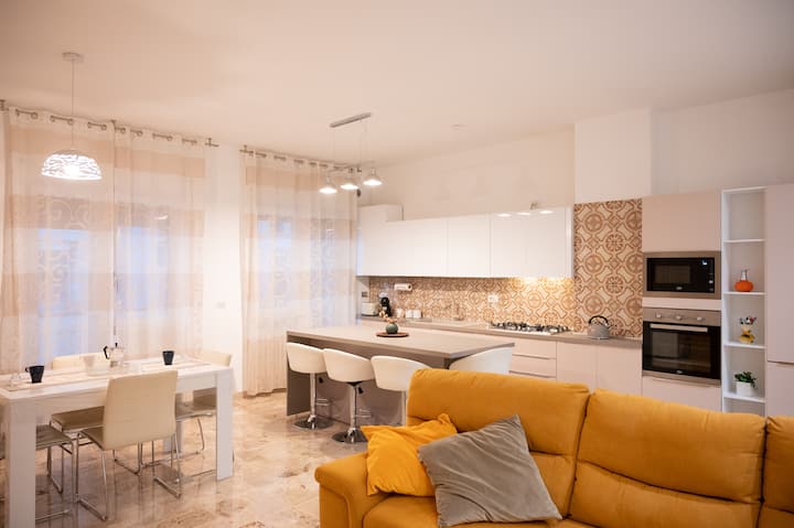 Casa Giulia | Modern 2br • 2 Baths • A/c & Wifi - Pescara