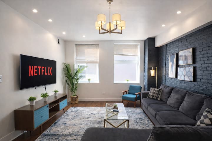 Stylish Cozy 3br Near Mccormick | 420 Ok + Parking - Canaryville - Chicago