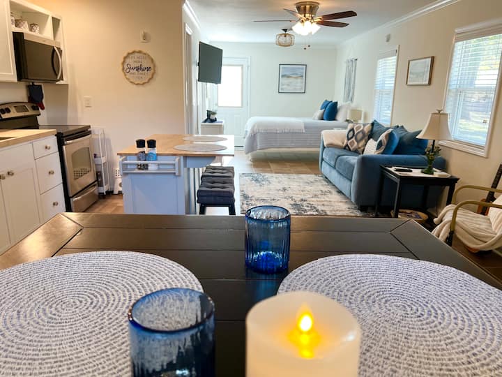 5 Min To I 75/24 “The Blue Cottage” 15 Min To City - Chattanooga, TN