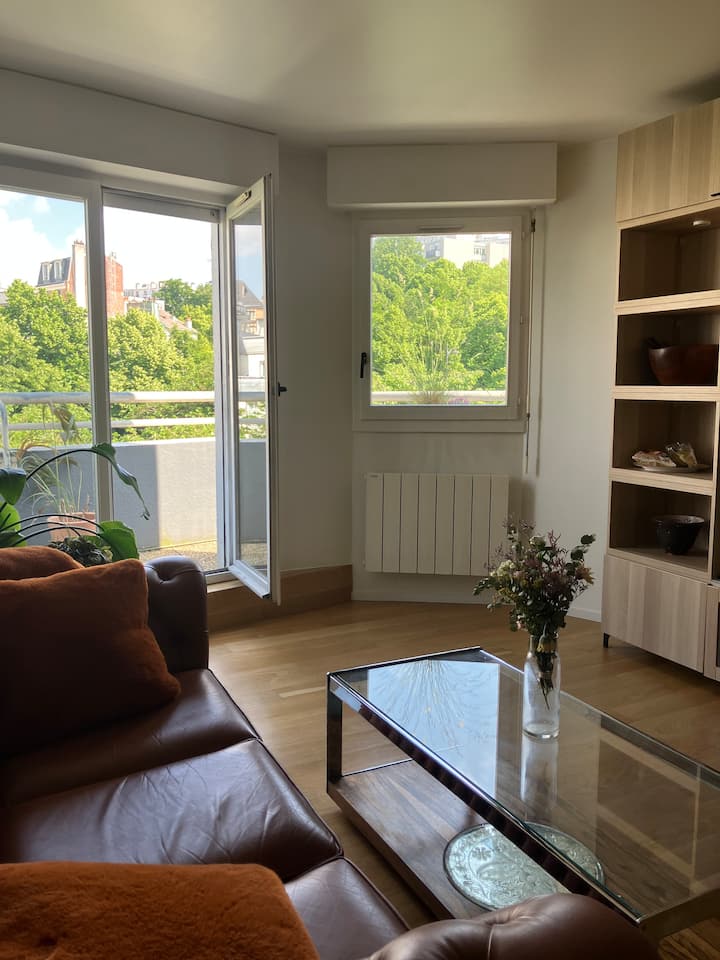 Appartement Unique Avec Balcon Et Vue Sur Le Parc - Paris