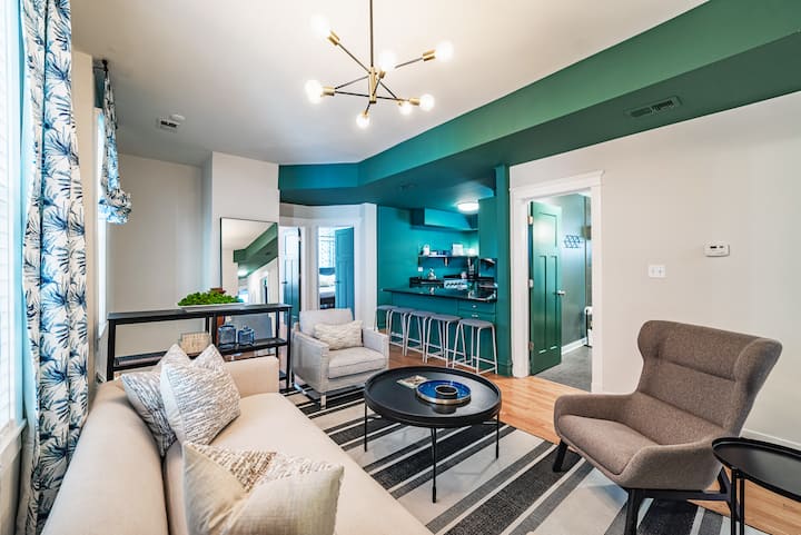 Lucky Green/3-level 9br/parking/sleeps 19/wrigley - Evanston, IL