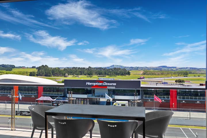 Hampton Downs Apartment On The Start/finish Line - Tuakau