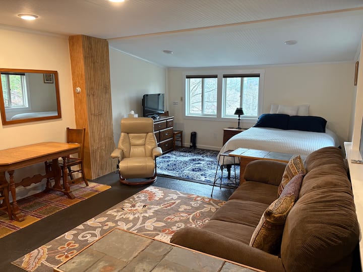 Hilltop Haven - Saranac Lake