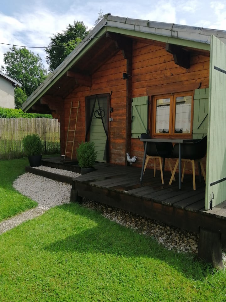 Petit Chalet "Le Coq"
Cosy,calme,propre, Nature . - Jura