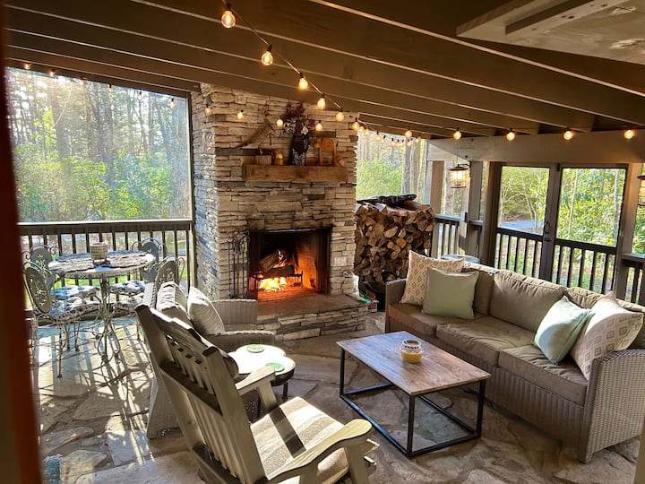 Beautiful Highlands Cabin! Just 8 Min To Town/pets - Highlands, NC
