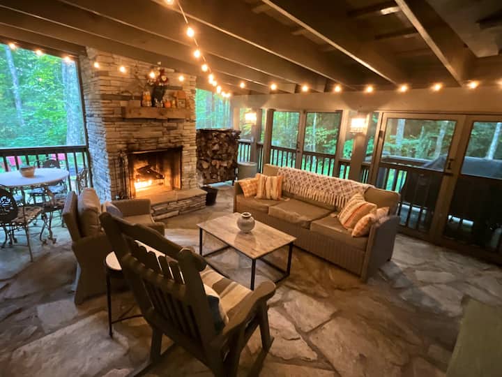 Beautiful Highlands Cabin! Just 8 Min To Town/pets - Highlands, NC