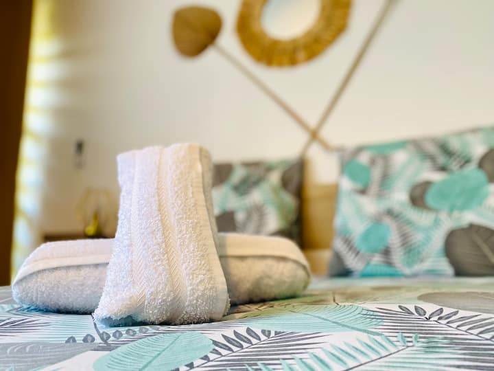 Hibis Gold - Cayenne