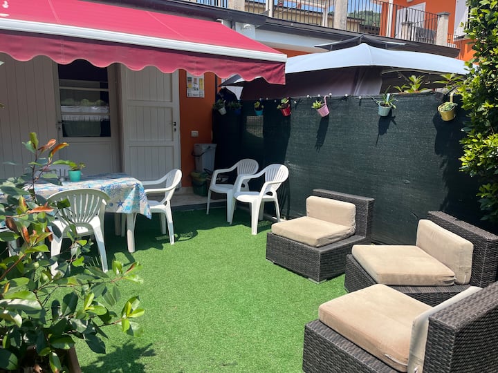 Grazioso Bilocale Con Giardino Privato - 카마이오레