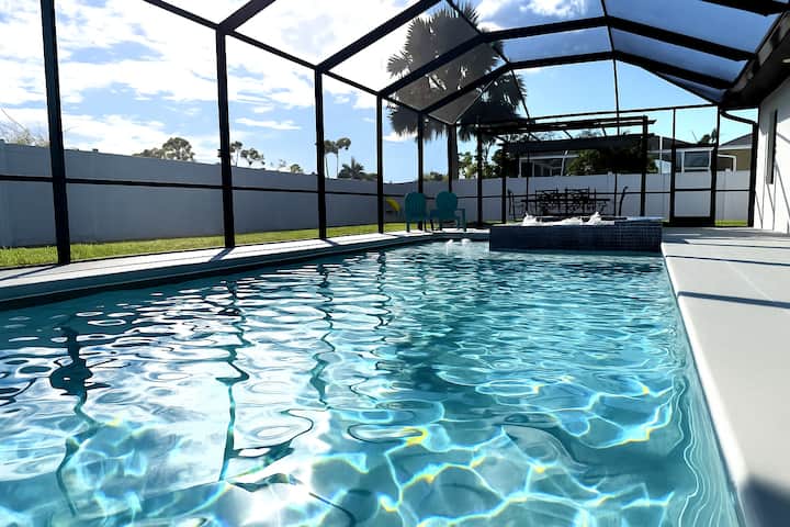 Luxury Pool & Spa! Sunny Cape Coral Getaway - Fort Myers, FL