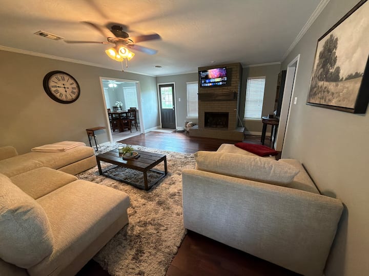 Conveniently Located In Bcs - Bryan, TX