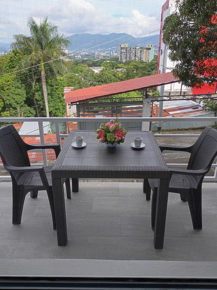 2nd Floor Apartment 3 Rooms 4 Beds + A Bunk - San Salvador