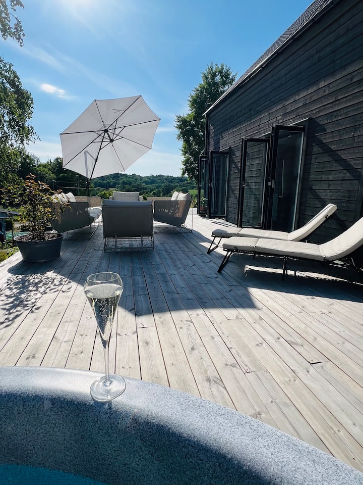 Hus Med Sociala Ytor, Terrasspool Och Utekök - Lerum