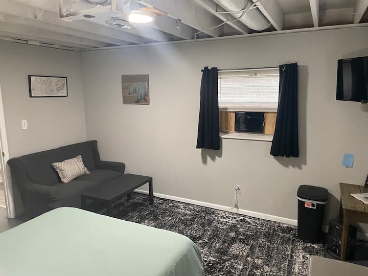 Private Basement Room Pet Friendly Fenced Yard - Tennessee
