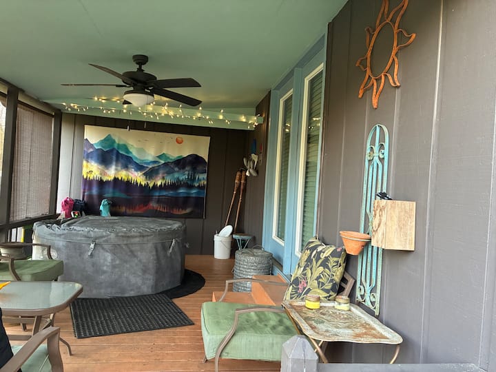 Cheery W.asheville-hot Tub-porch-fenced Yard-pets - Asheville, NC