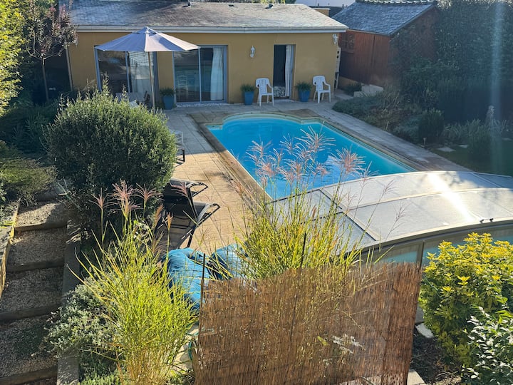 Charmante Guest House Avec Piscine Chauffée Couv. - Laval, France
