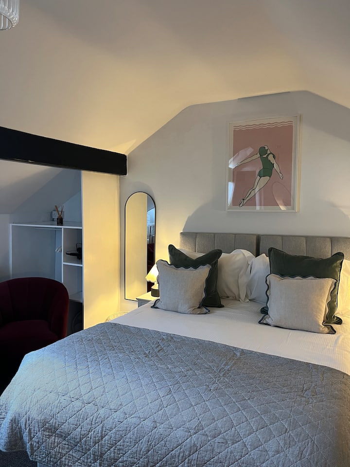 Charming Family Room - Windermere