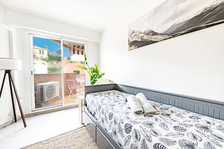 Vue Dégagée , Emplacement Idéal, Belle Terrasse - Menton