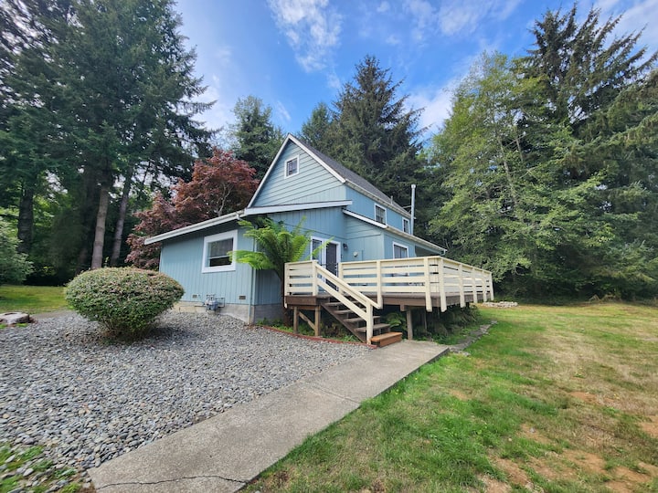 Cheerful 4-bedroom Home In The Woods - McKinleyville, CA