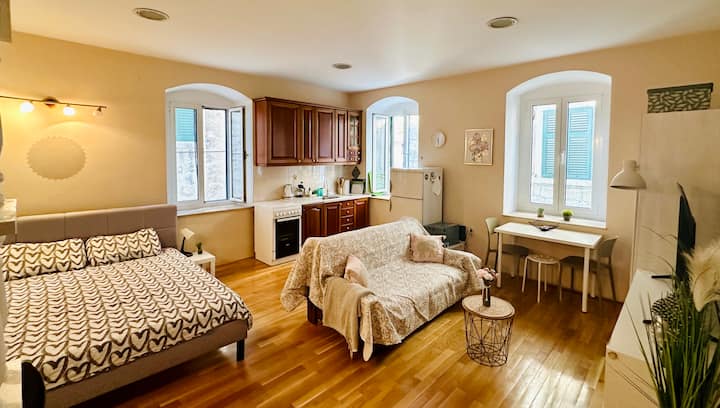 Historic Varoš Studio – Walk To Everything! - Split