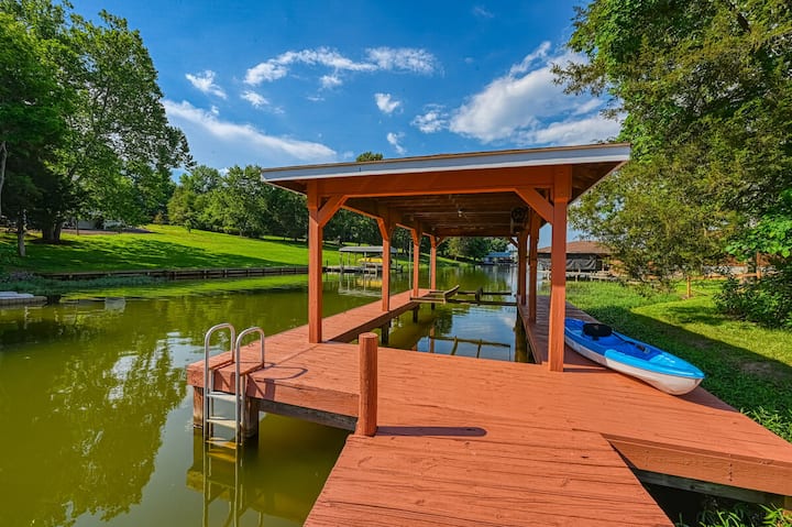 Quiet 3br Lakefront Dog Friendly | Dock | Deck - Lake Anna, VA