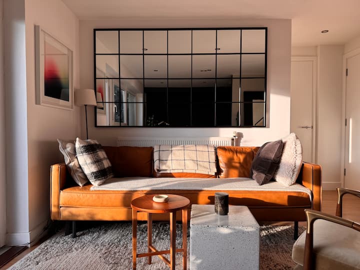 Sunny Top Floor Apt W Private Terrace Near Canal - London