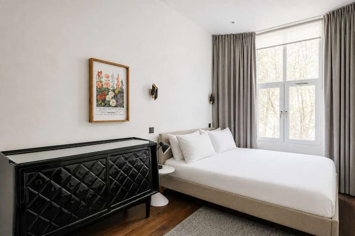 The Knaresborough - Stylish Studio With Balcony - Brentford