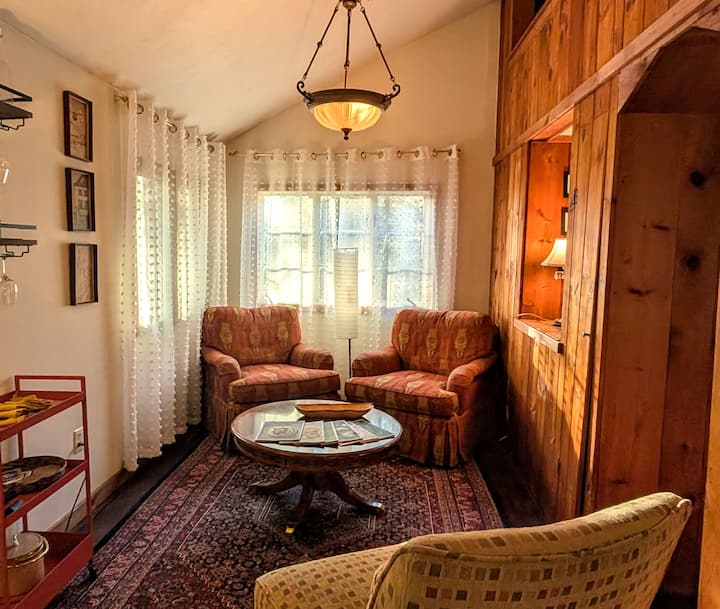 Sylvan White Pine Cottage – Cozy 3br W/ Fireplace - Marlborough, MA