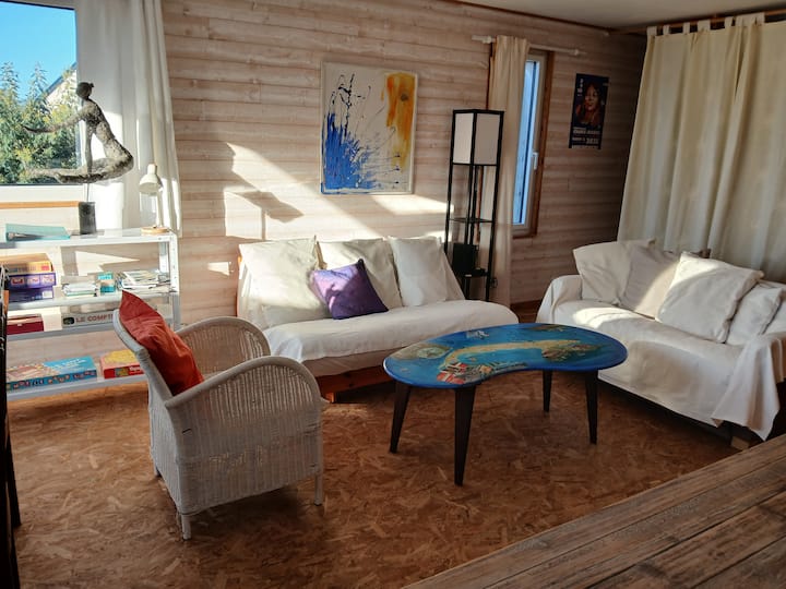 Studio Familial  Avec Terrasse , Près De La Mer - Lannion