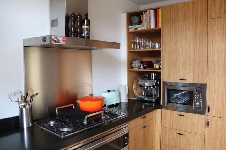 Eclectic Two-bedroom Apartment With Sunny Rooftop - Amsterdam