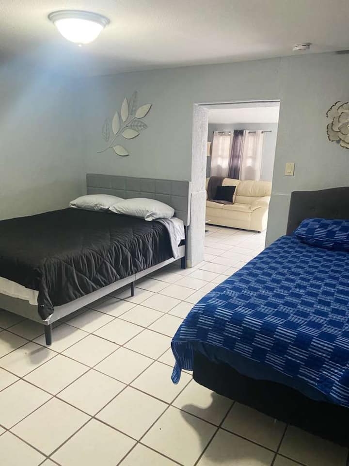 Entire Cozy House Near Yarbrough/i-10 Bel Air - El Paso, TX