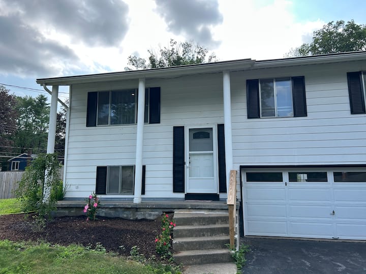 3-bedroom House Close To Track, Downtown, Spac - Saratoga Springs, NY