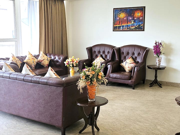 Sts: Sky View 4br Defence Colony-cook-bfst-parking - New Delhi