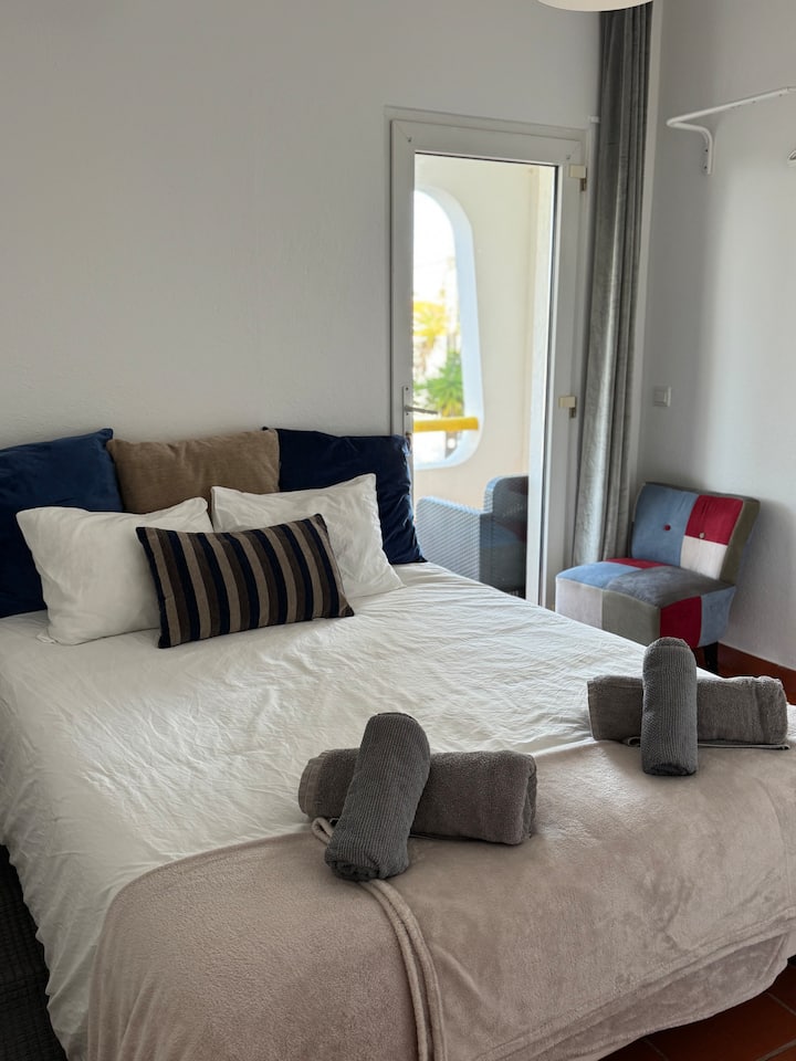 1 Double En-suite Bedroom In A Villa In Carvoeiro - Algarve