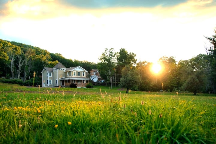 Windham 5br Chalet | Catskills- Fire Pit, Ski, Gym - Windham, NY