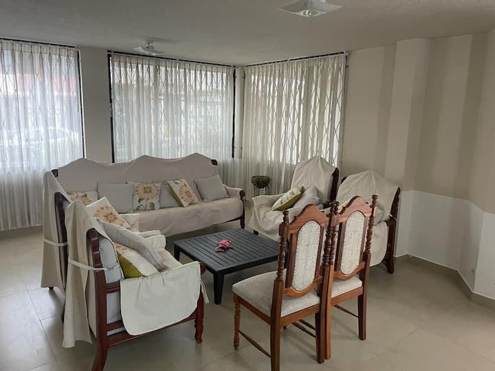 Alojamiento Espacioso En Ambato - Ambato