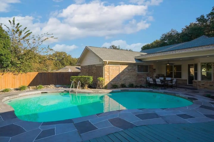 Gorgeous Haven Home With Private Pool - Grand Prairie, TX