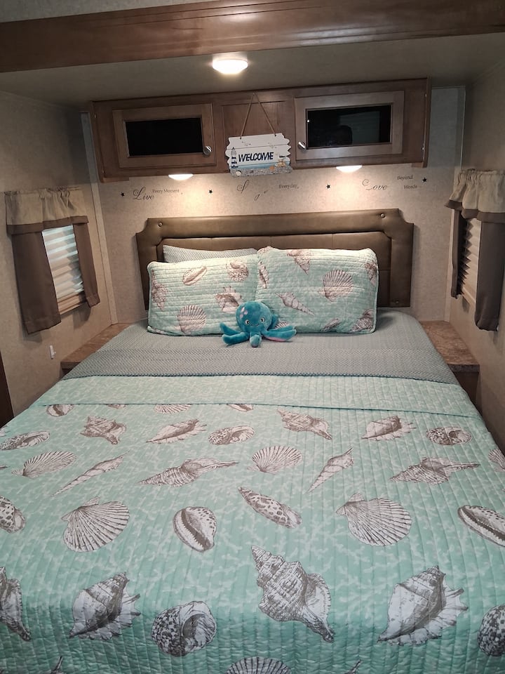 Quiet Oasis - Queen Bed- Only 5 Miles 2 Beaches - Gulfport