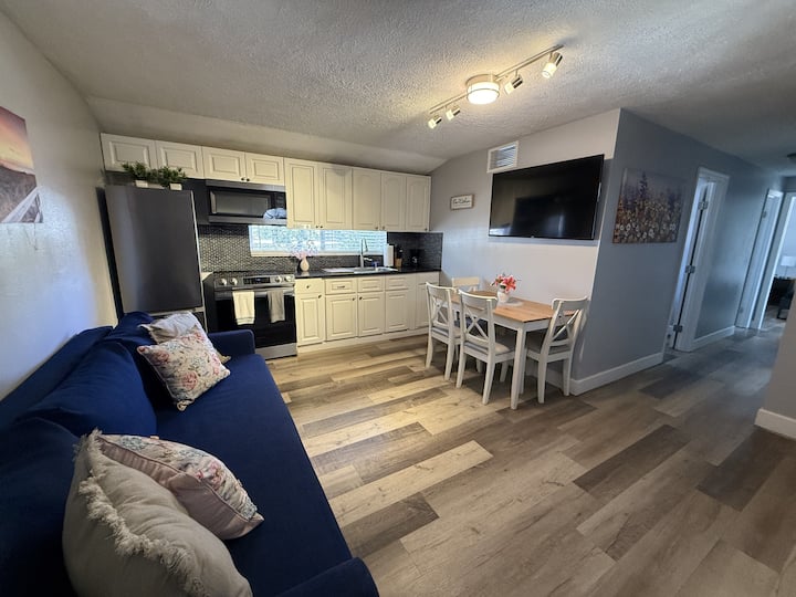 Cozy Private Apartment Near Busch Gardens - Tampa, FL