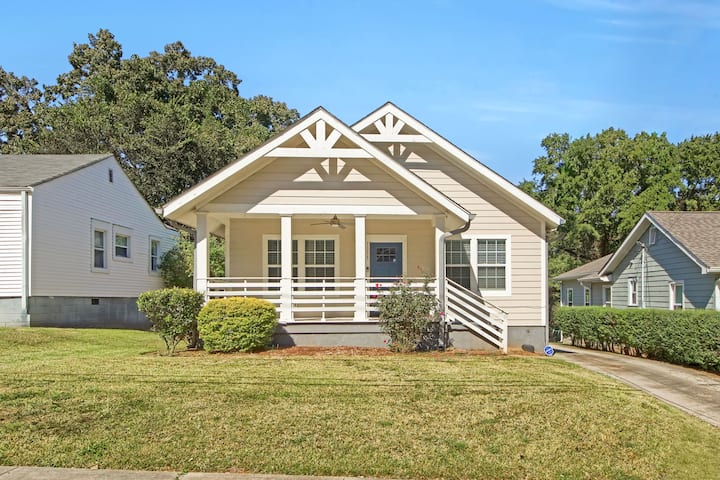 Blue Door Bungalow - Atlanta, GA
