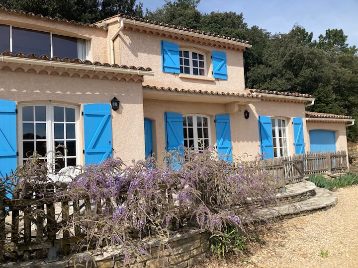 Villa De Charme Avec Piscine Dans Cadre Verdoyant - France