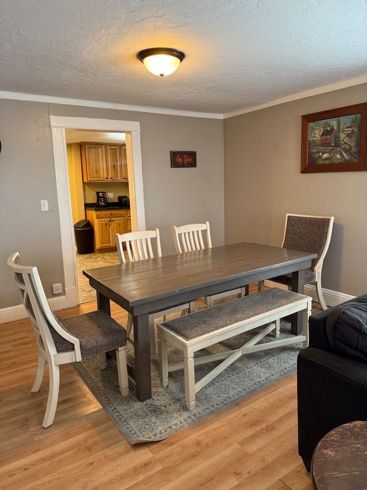 The Yellow House-historic Downtown Apartment - Rapid City, SD