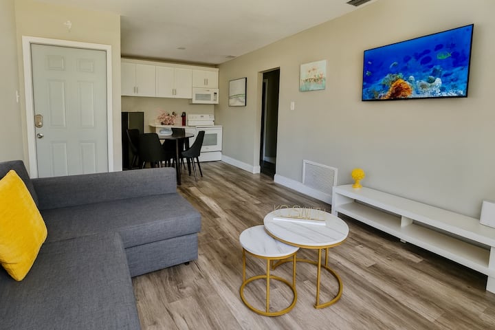 Beach Bliss Getaway- Stylish 1 Bedroom Apt - Clearwater, FL