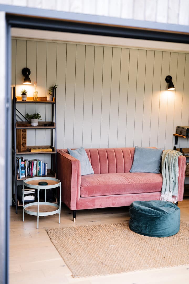 Delightful Devon Hideaway For 2 With Hot Tub - Honiton