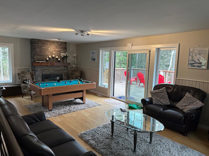 Ultimate Lakeview Retreat: Hot Tub, Paddle & Play - Ontario