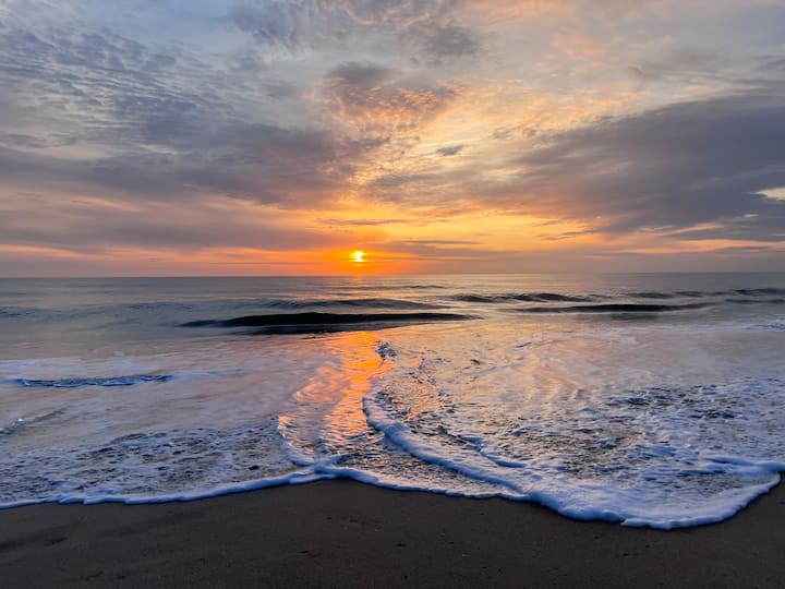 Rooftop Ocean Views | Beach Bungalow | King Bed - Kitty Hawk, NC
