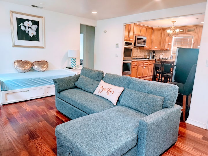 Beach House W/christmas Tree, Fireplace, Yard - Redondo Beach, CA